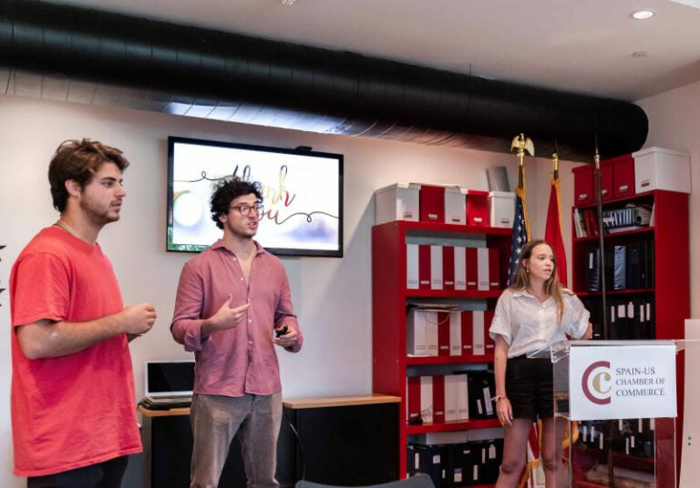 9 Reasons to study a marketing degree - CIS University