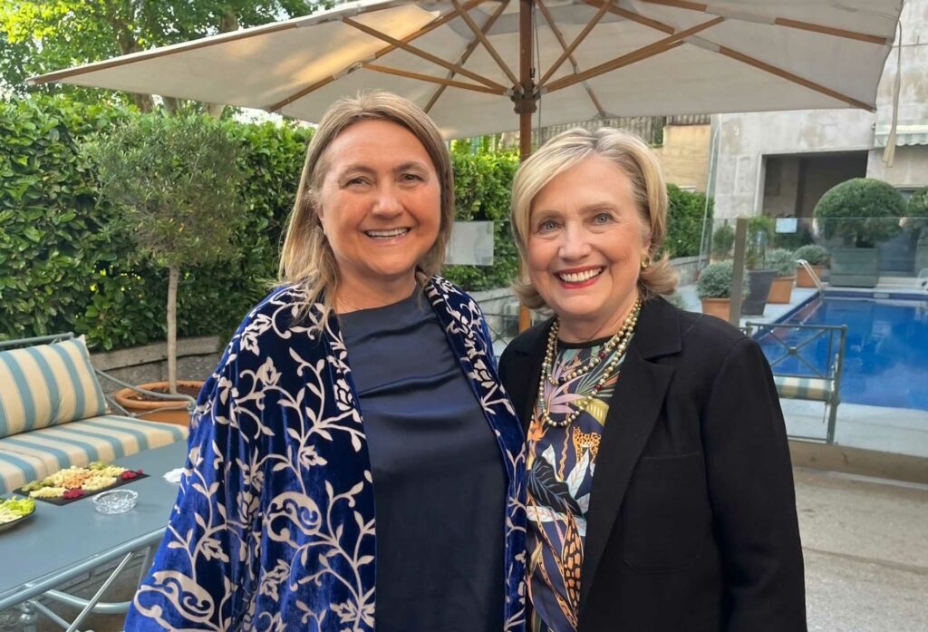 Hillary Clinton meets with Maria Diaz de la Cebosa, President of CIS ...
