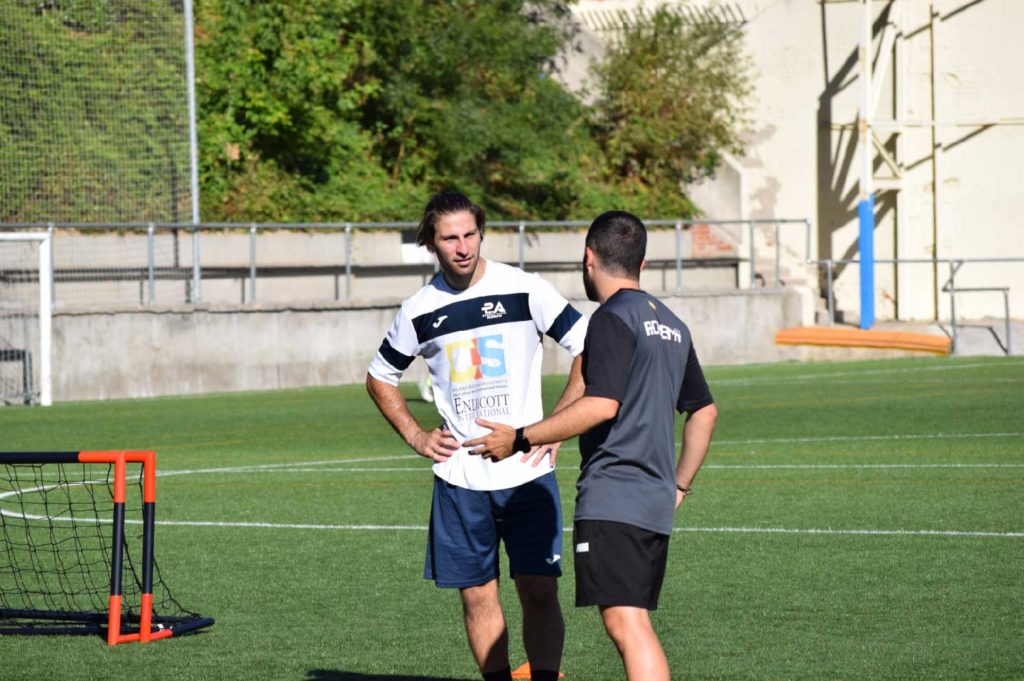 ¿Qué es el coaching deportivo? Uso y beneficios - CIS University